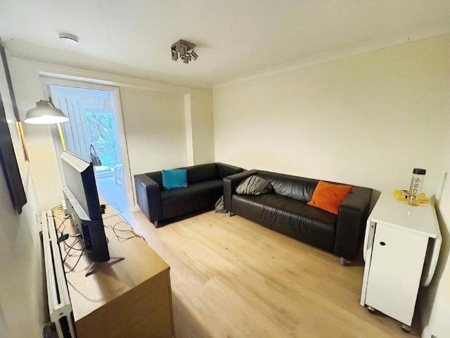 6 bedroom house to rent