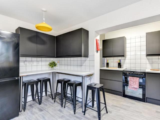 6 bedroom house to rent