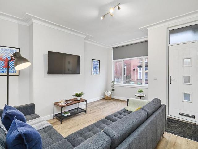 6 bedroom house to rent