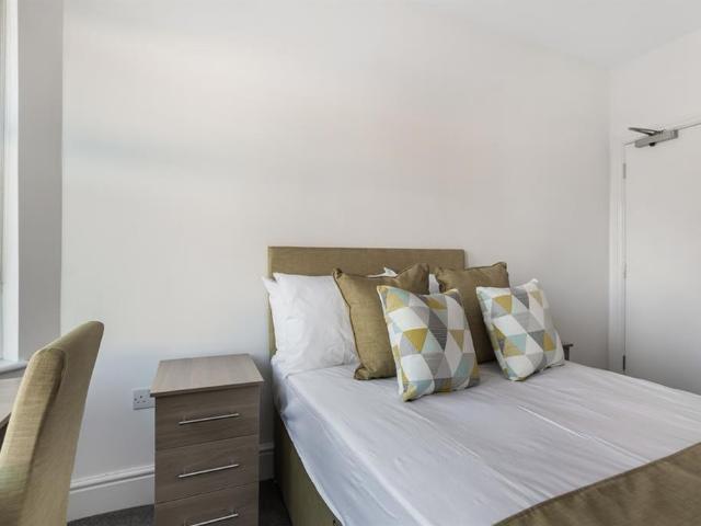 6 bedroom house to rent