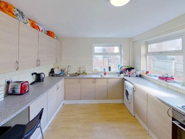 6 bedroom house to rent