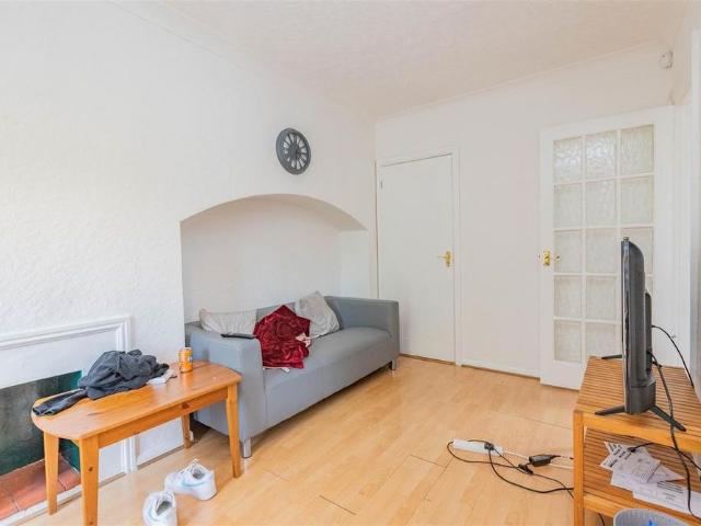 6 bedroom house to rent