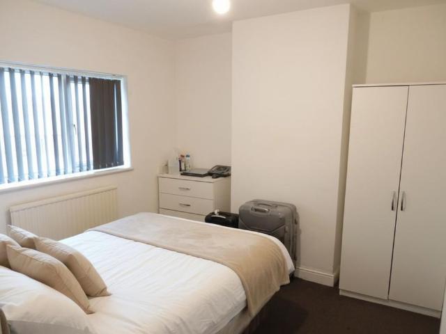 6 bedroom house to rent