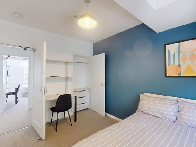 6 bedroom house to rent