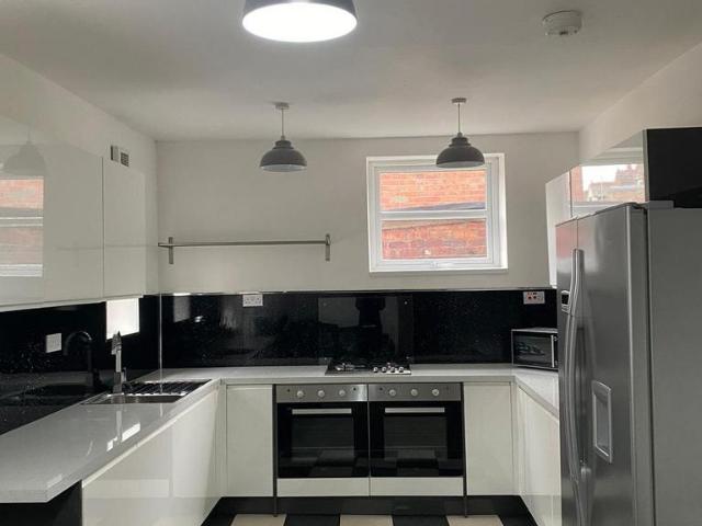 6 bedroom house to rent