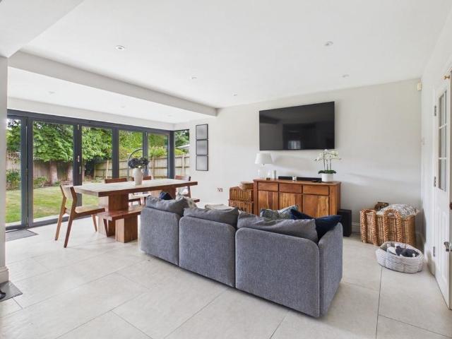6 bedroom house to rent