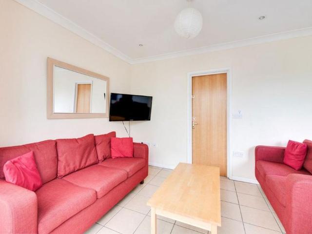 6 bedroom house to rent