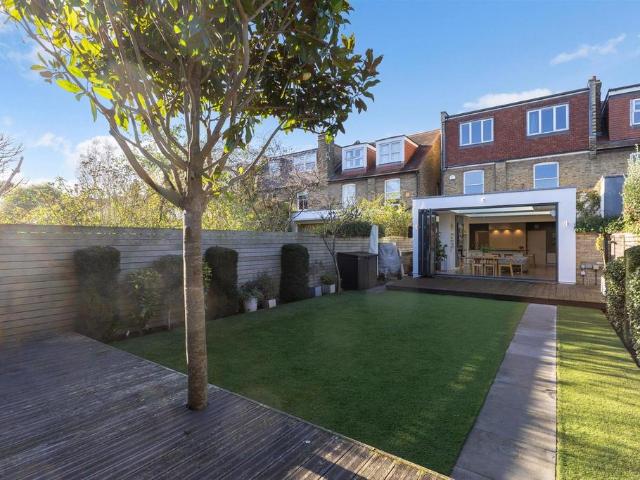 6 bedroom house to rent