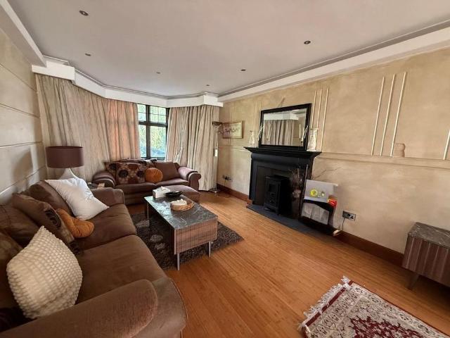 6 bedroom house to rent