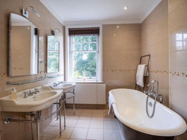 6 bedroom house to rent
