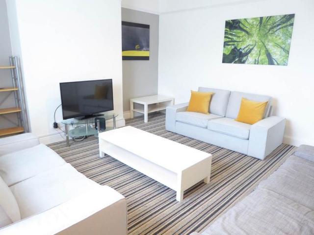 6 bedroom house to rent