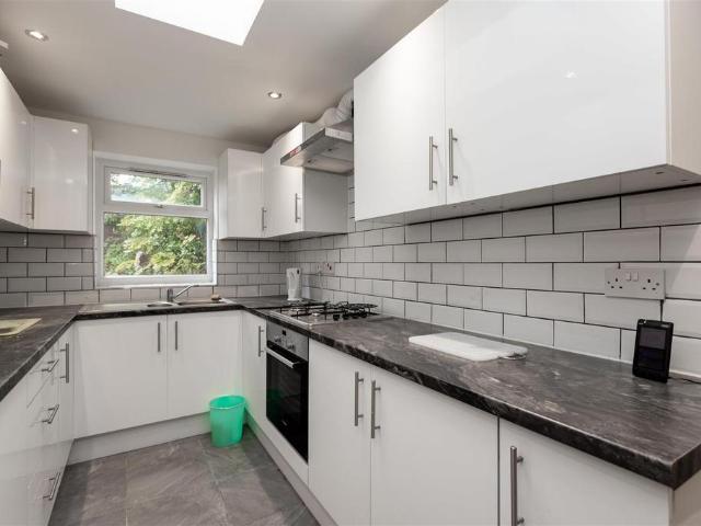 6 bedroom house to rent