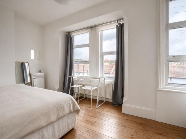 6 bedroom house to rent