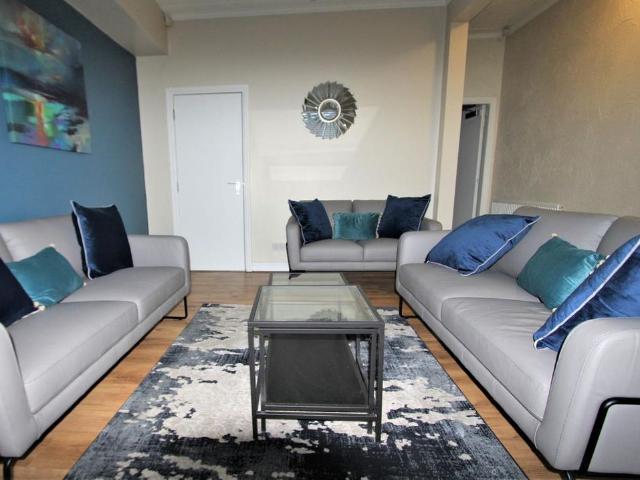 6 bedroom house to rent