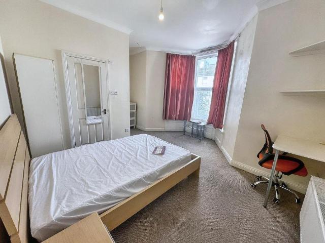 6 bedroom house to rent