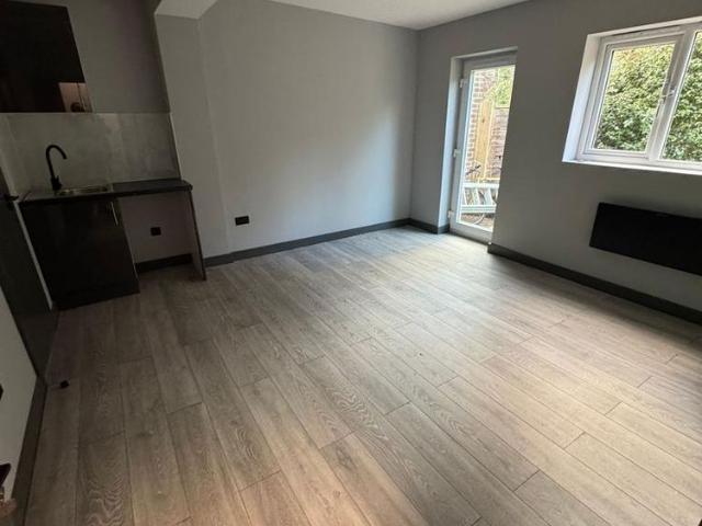 6 bedroom house to rent