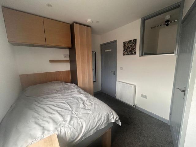 6 bedroom house to rent