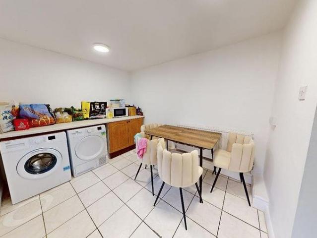 6 bedroom house to rent