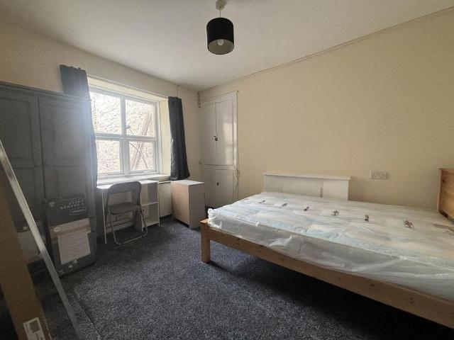 6 bedroom house to rent