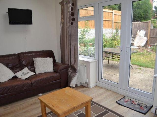 6 bedroom house to rent