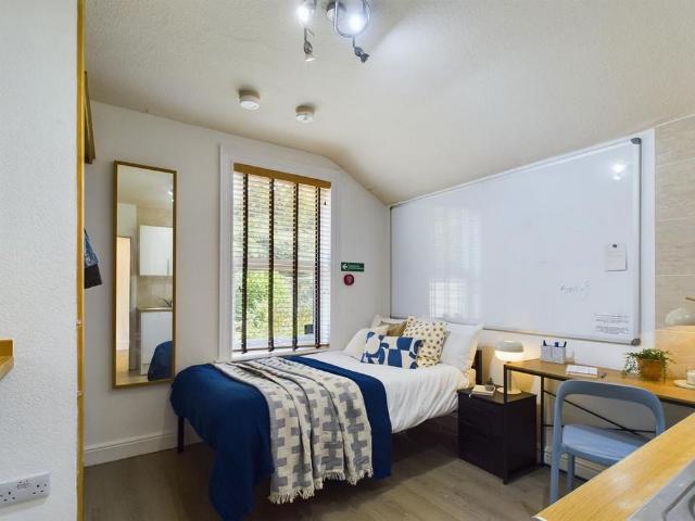 6 bedroom house to rent