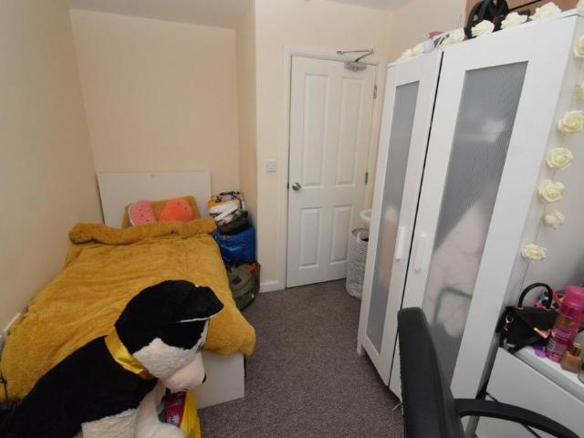 6 bedroom house to rent