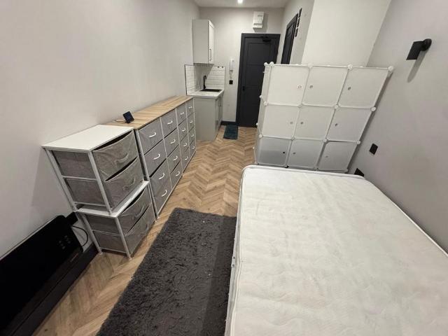 1 bedroom in a house share to rent