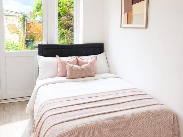6 bedroom house to rent