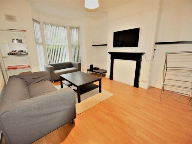 6 bedroom house to rent