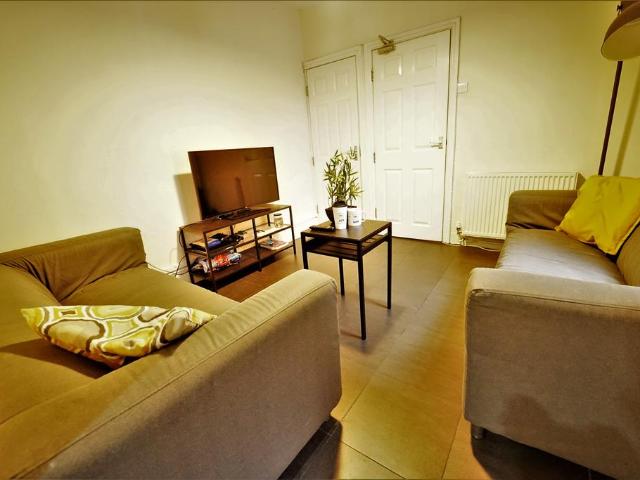 6 bedroom house to rent