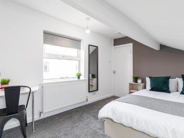 6 bedroom house to rent