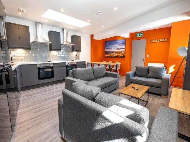 6 bedroom house to rent