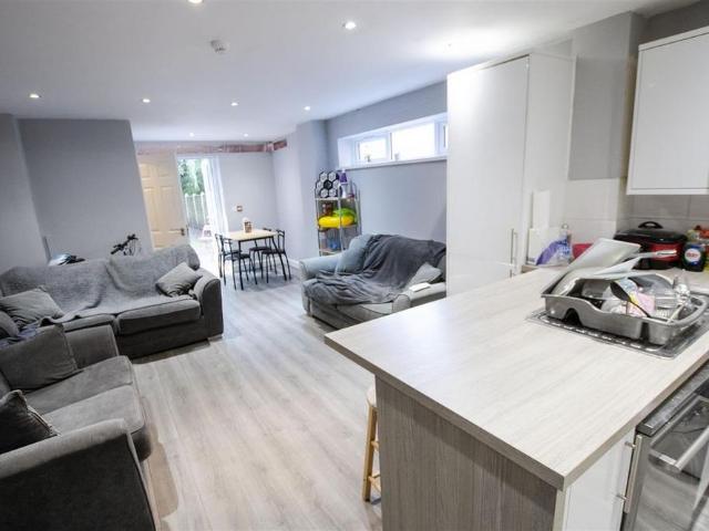 6 bedroom house to rent