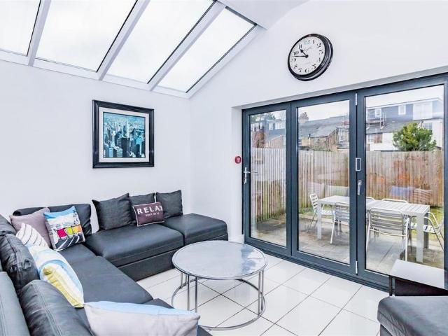 6 bedroom house to rent