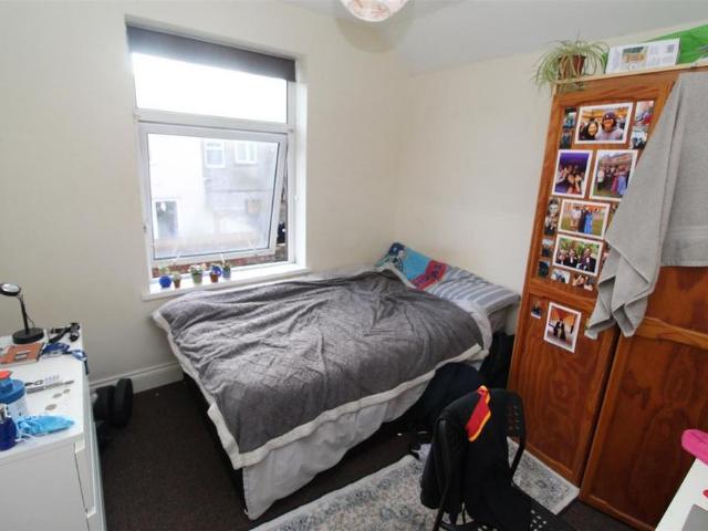 6 bedroom house to rent