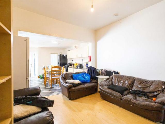 6 bedroom house to rent