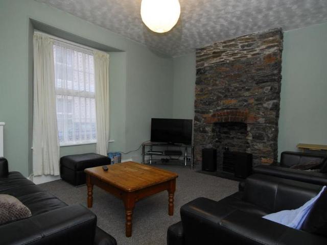 6 bedroom house to rent