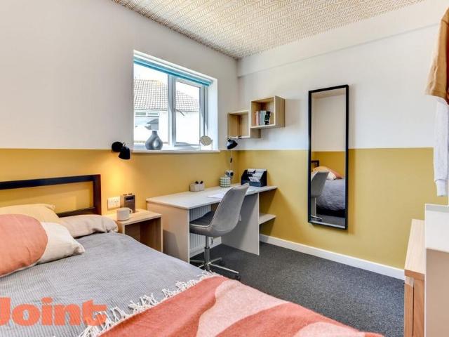 6 bedroom house to rent