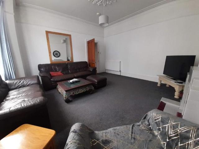 6 bedroom house to rent