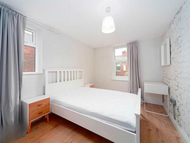 6 bedroom house to rent