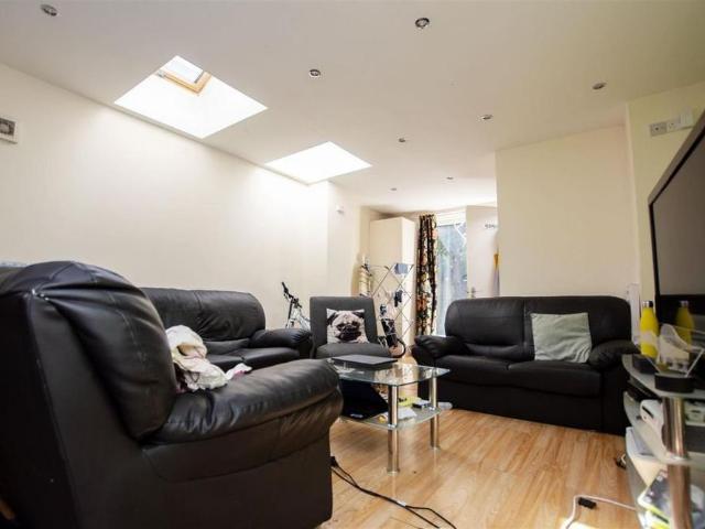 6 bedroom house to rent