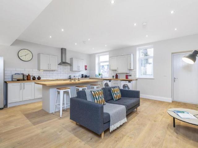 6 bedroom house to rent