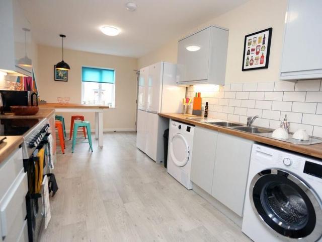 6 bedroom house to rent