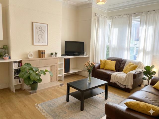 6 bedroom house to rent