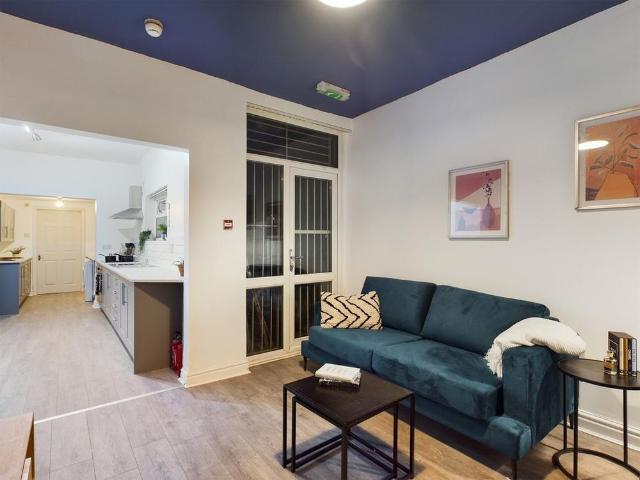 6 bedroom house to rent