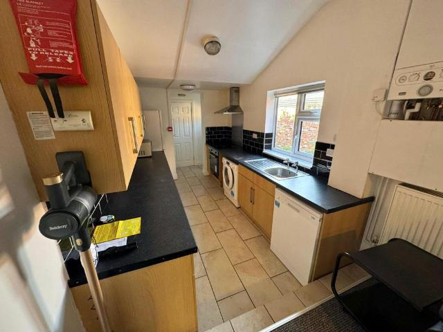6 bedroom house to rent