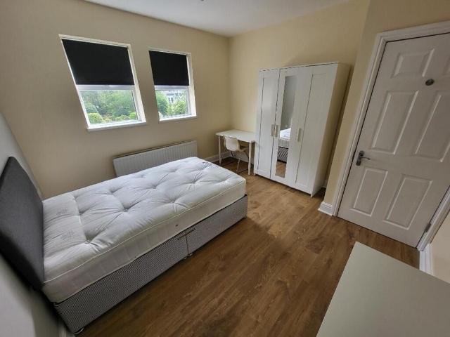 6 bedroom house to rent