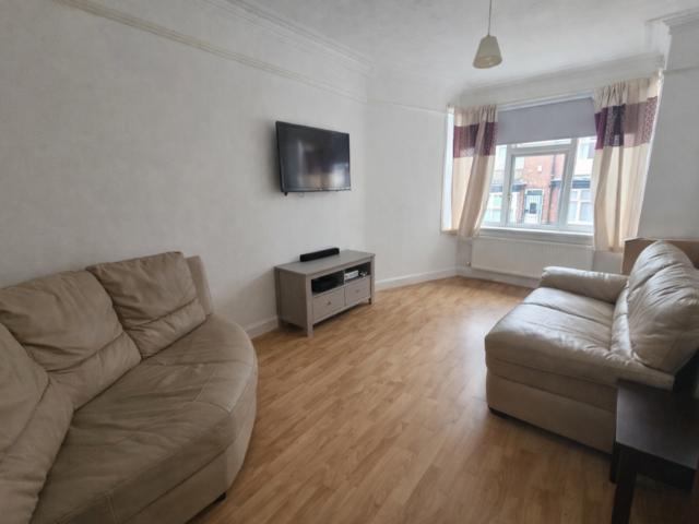 6 bedroom house to rent