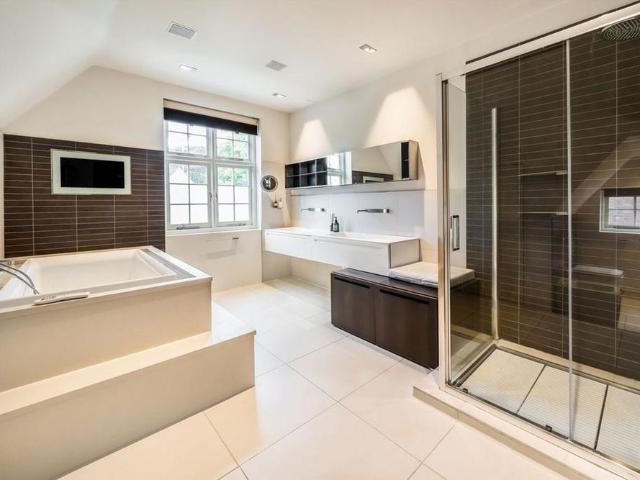 6 bedroom house to rent