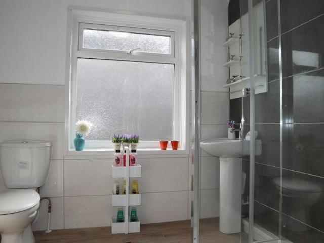 6 bedroom house to rent